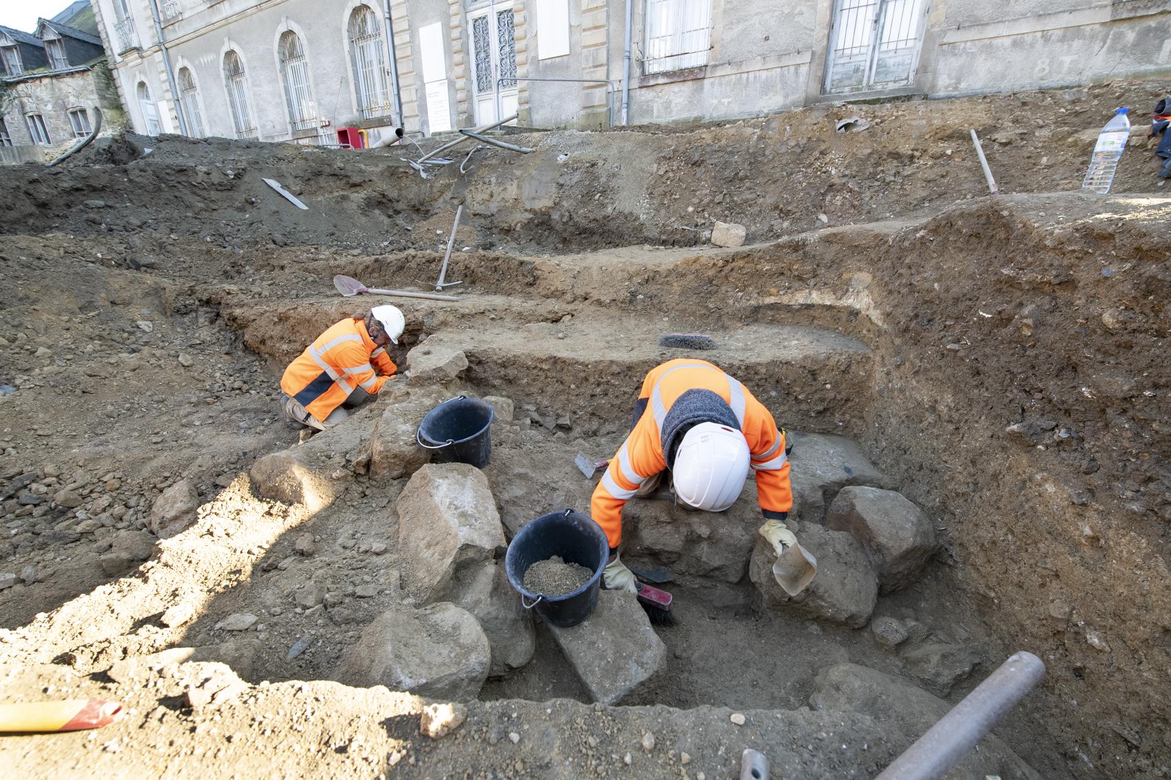 Fouille archéologique au Château de l'Hermine | Ville de Vannes